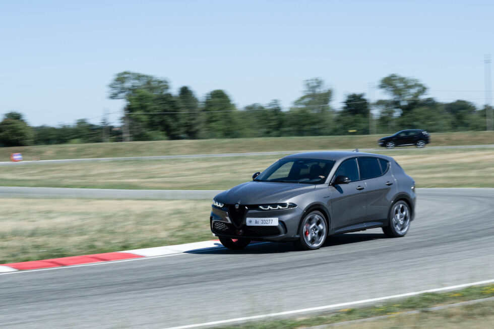 AU VOLANT DE L’ALFA ROMEO TONALE VELOCE À BALOCCO - Sport-Auto.ch