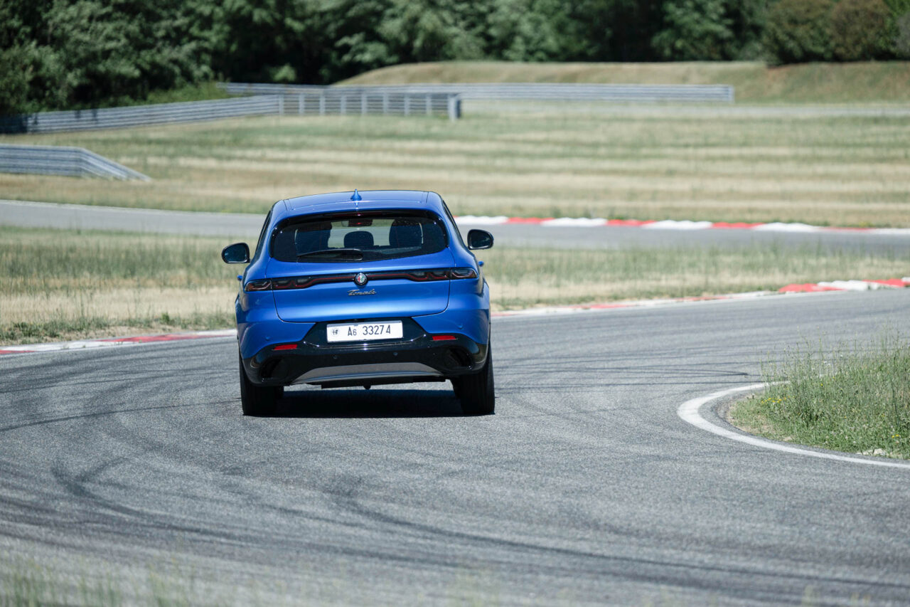 AU VOLANT DE L’ALFA ROMEO TONALE VELOCE À BALOCCO - Sport-Auto.ch